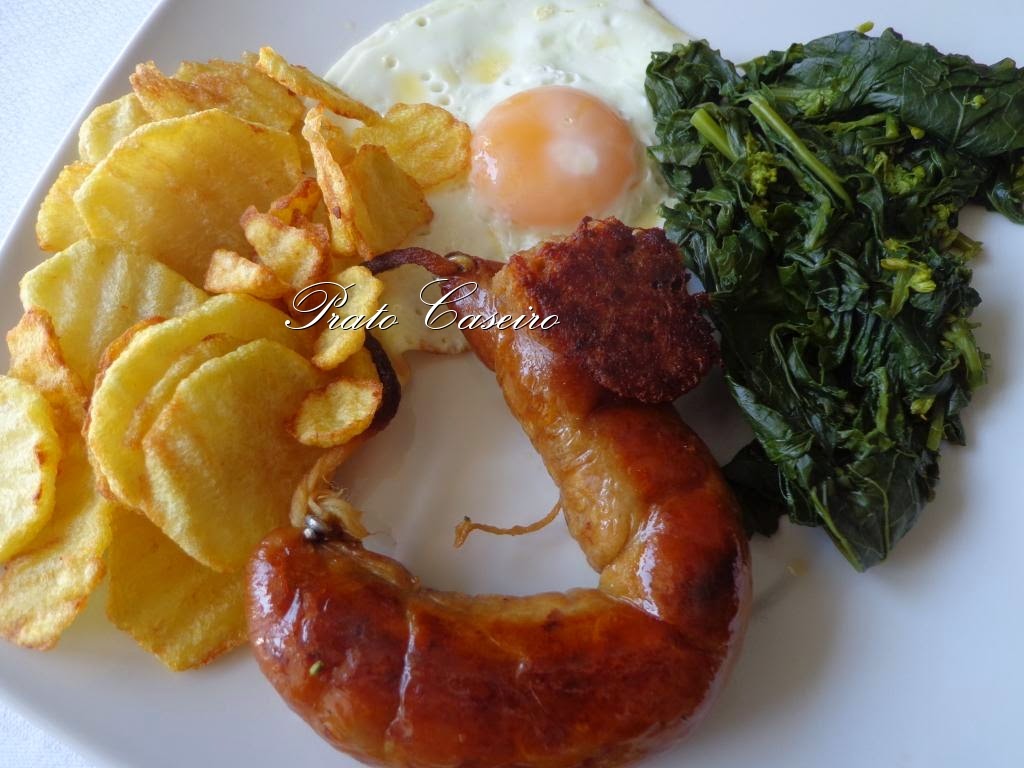 Prato Caseiro: Alheira de queijo com grelos, batatinha frita e ovo ...