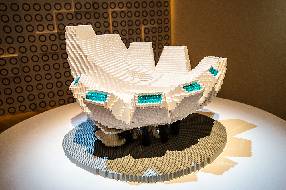 งานแสดงศิลปะรูปปั้นตัวต่อ Lego ที่ ArtScience Singapore Museum โดย ...