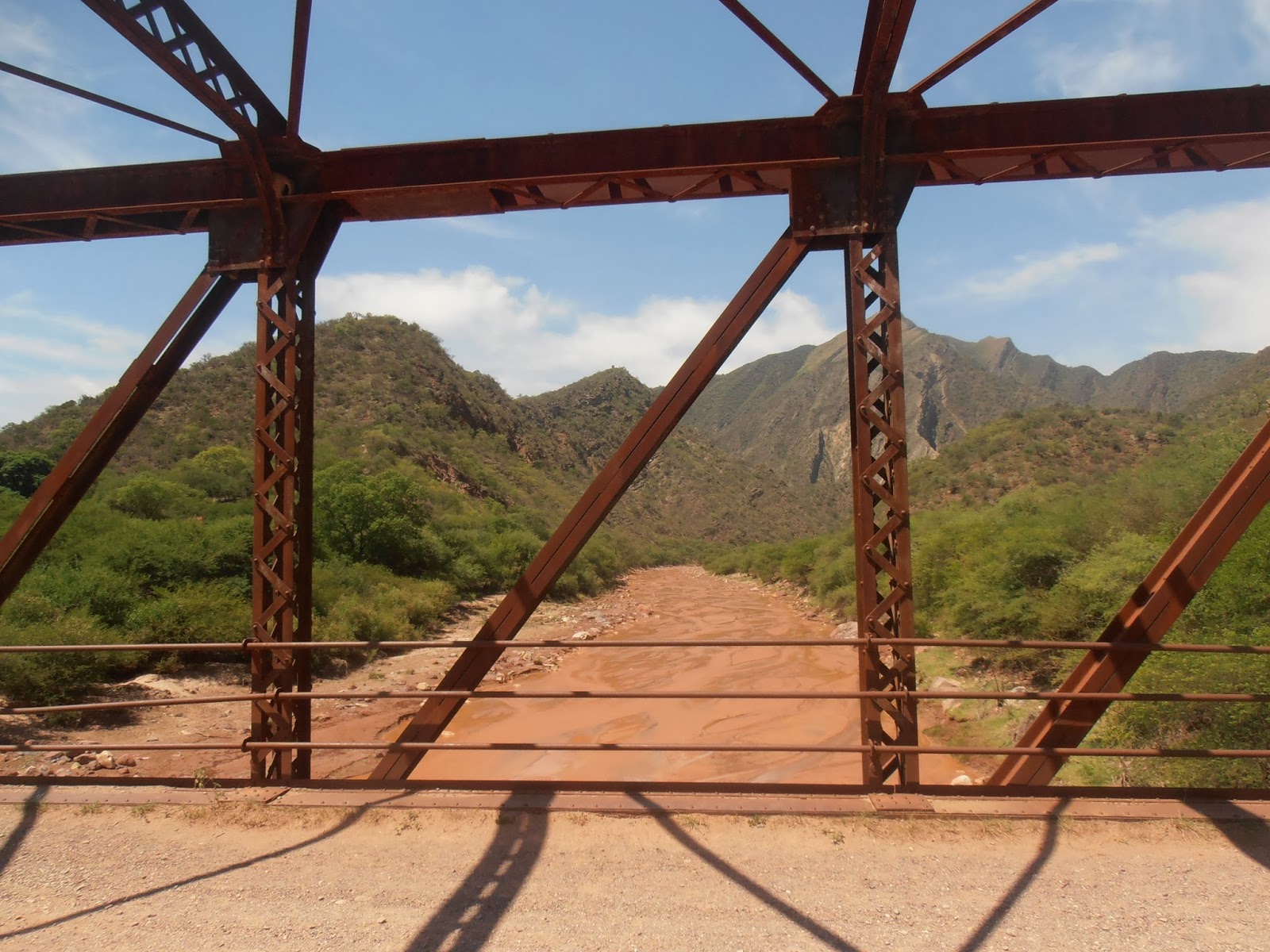 En tierras del chupacabras: Alemanía y Salta