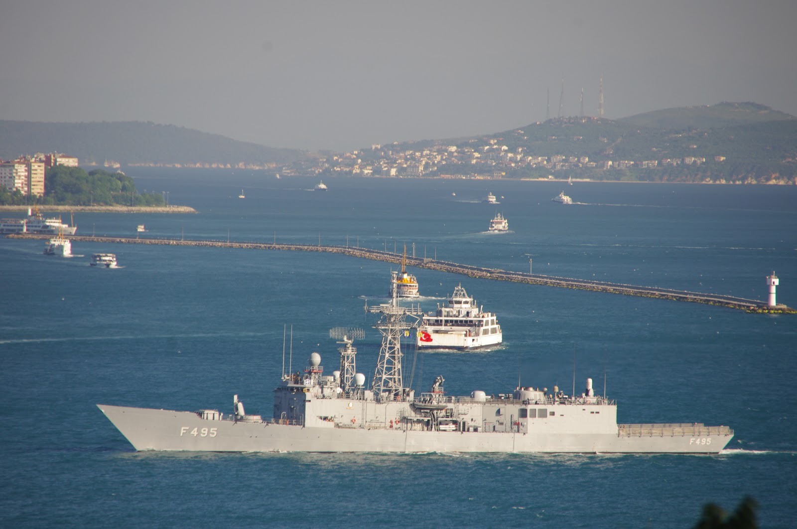 WARSHIPS ON THE BOSPHORUS: F495 TCG-GEDIZ OLIVER HAZARD PERRY CLASS FRIGATE