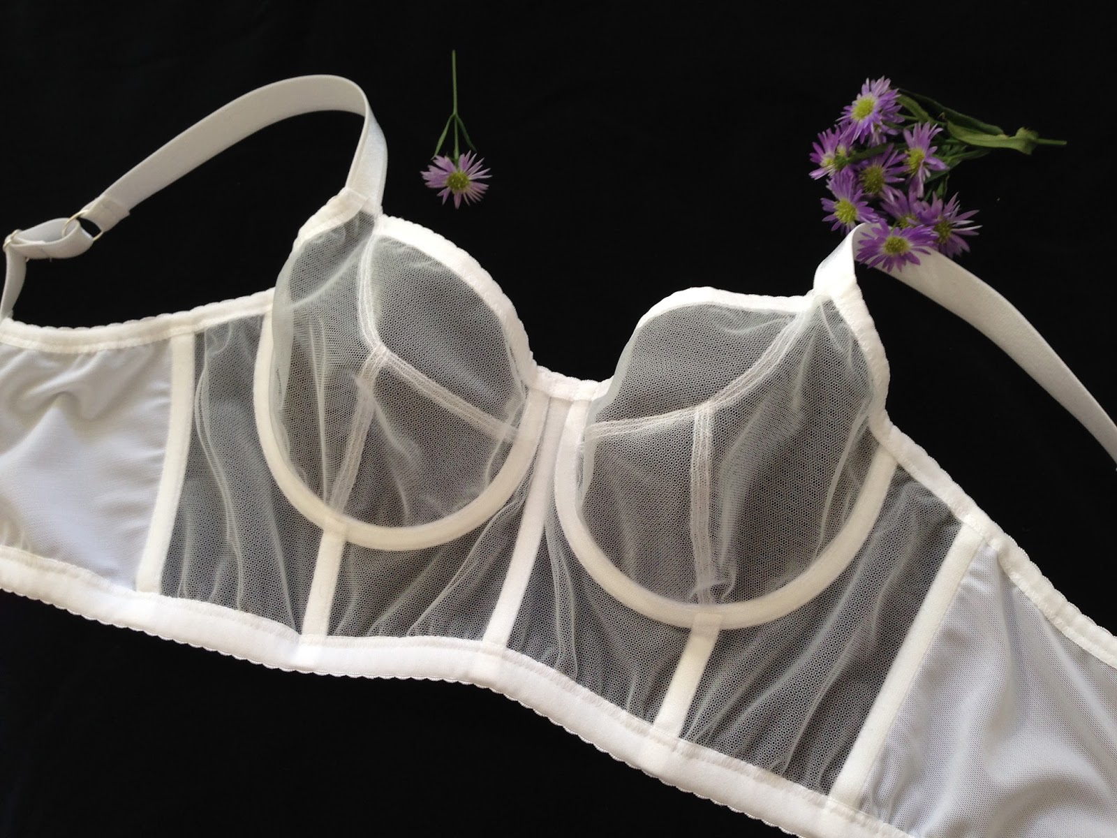 Bra-A-Week [44]: Snow White - Emerald Erin