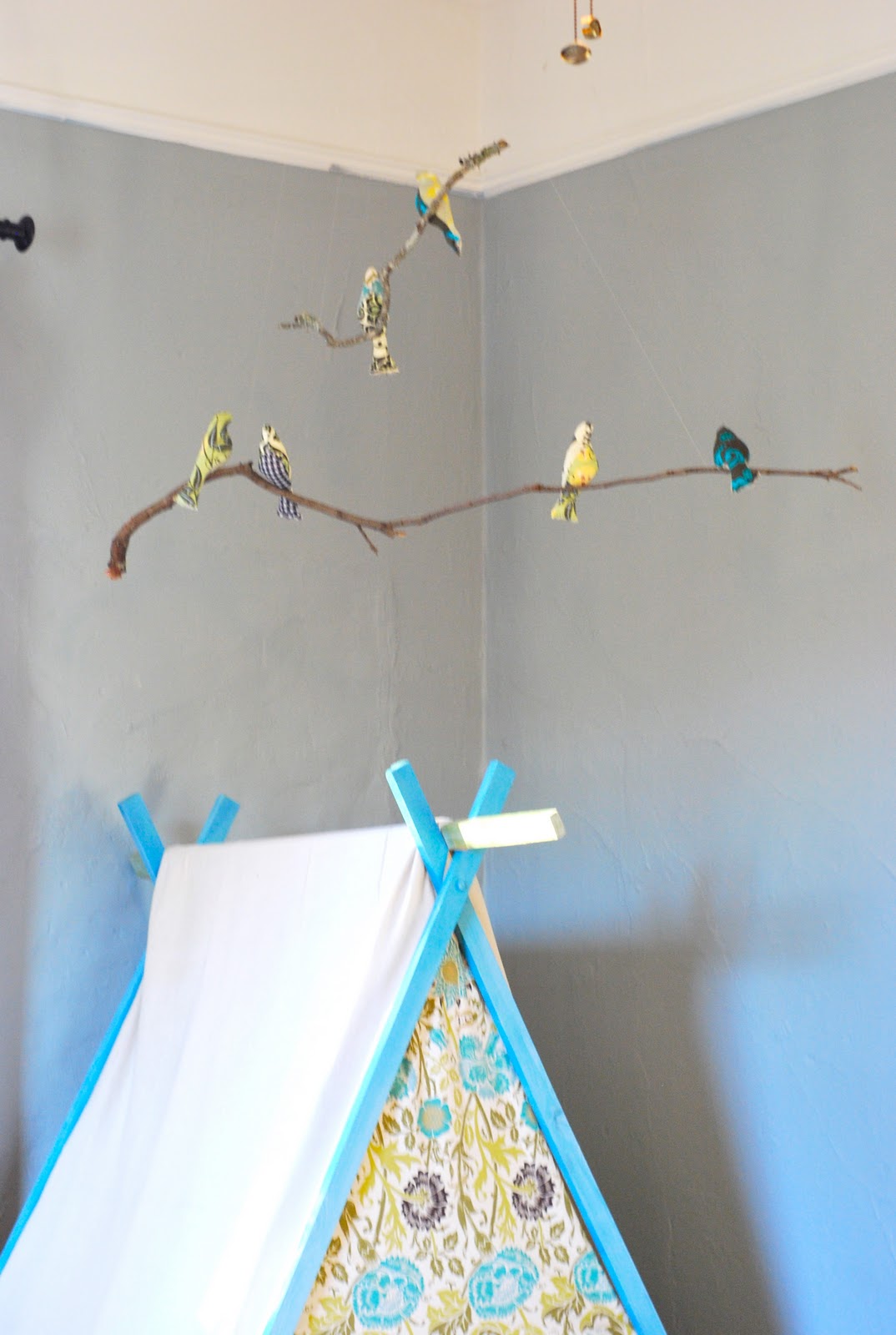 The Feminist Housewife: Tweet Tweet: Bird Mobile DIY