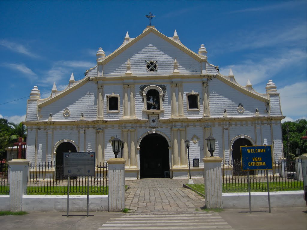 BUILDER'S JOURNAL: FALLING IN LOVE WITH THE HISTORIC CITY OF VIGAN ...