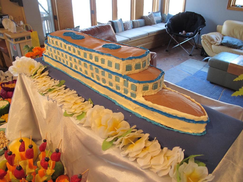 B2Ben's Blog: My biggest cake yet... Cruise Ship Cake
