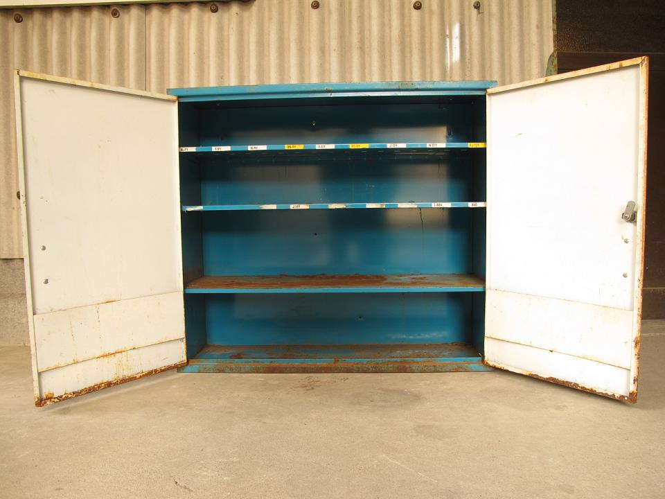 California-Garage: Bendix Cabinet.