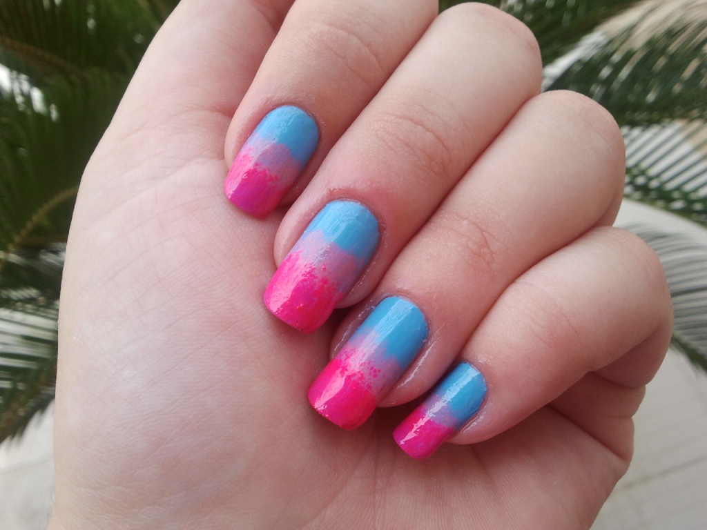 Criatividade sem Limites: Unhas Degradê Azul com Rosa