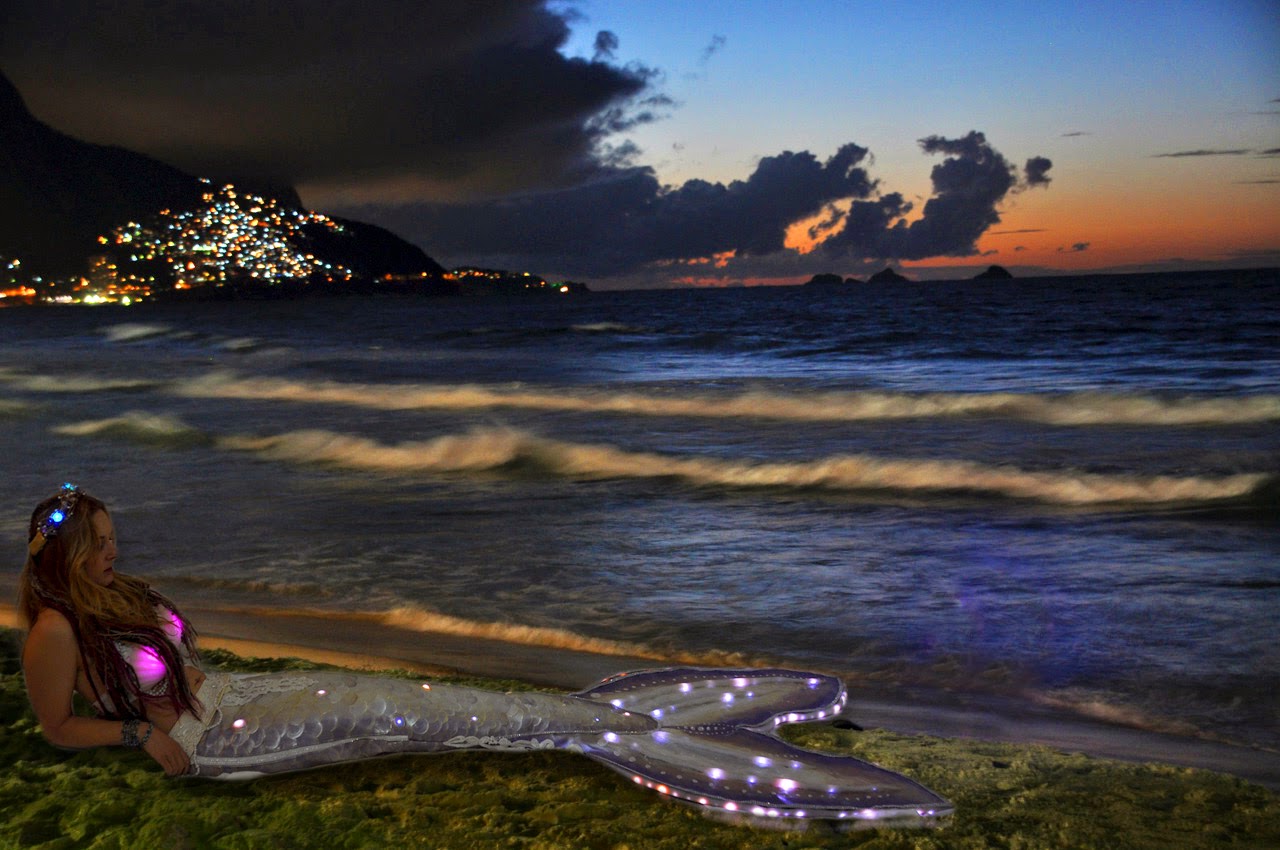 Fire Pixie Happenings: Glimmer the Mermaid -- New tail creation and show offering