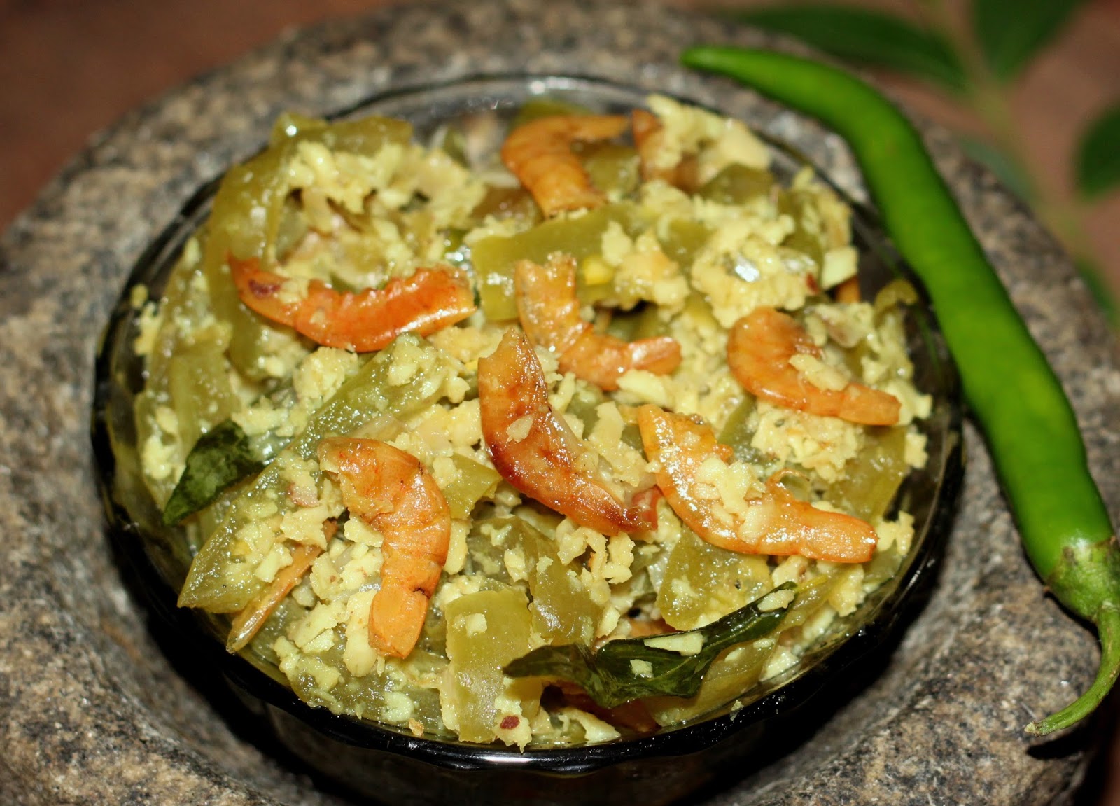 Happiness on a Plate: Padavalanga chemmeen thoran (snakegourd with ...