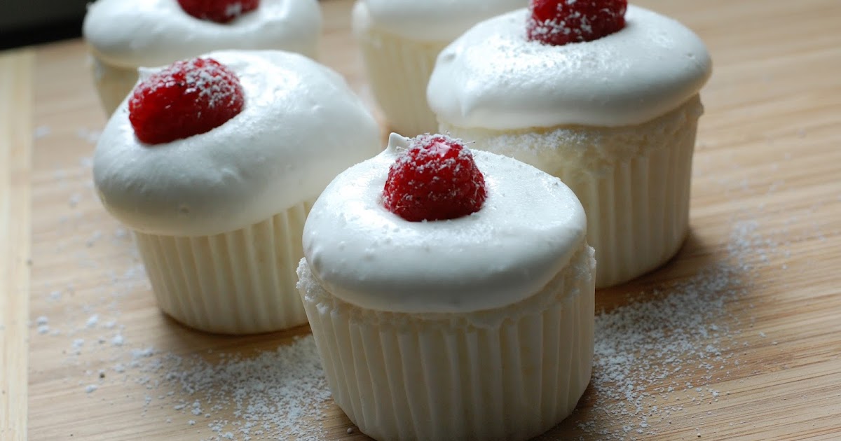 KELSIE'S KITCHEN: Snow Angel Cupcakes