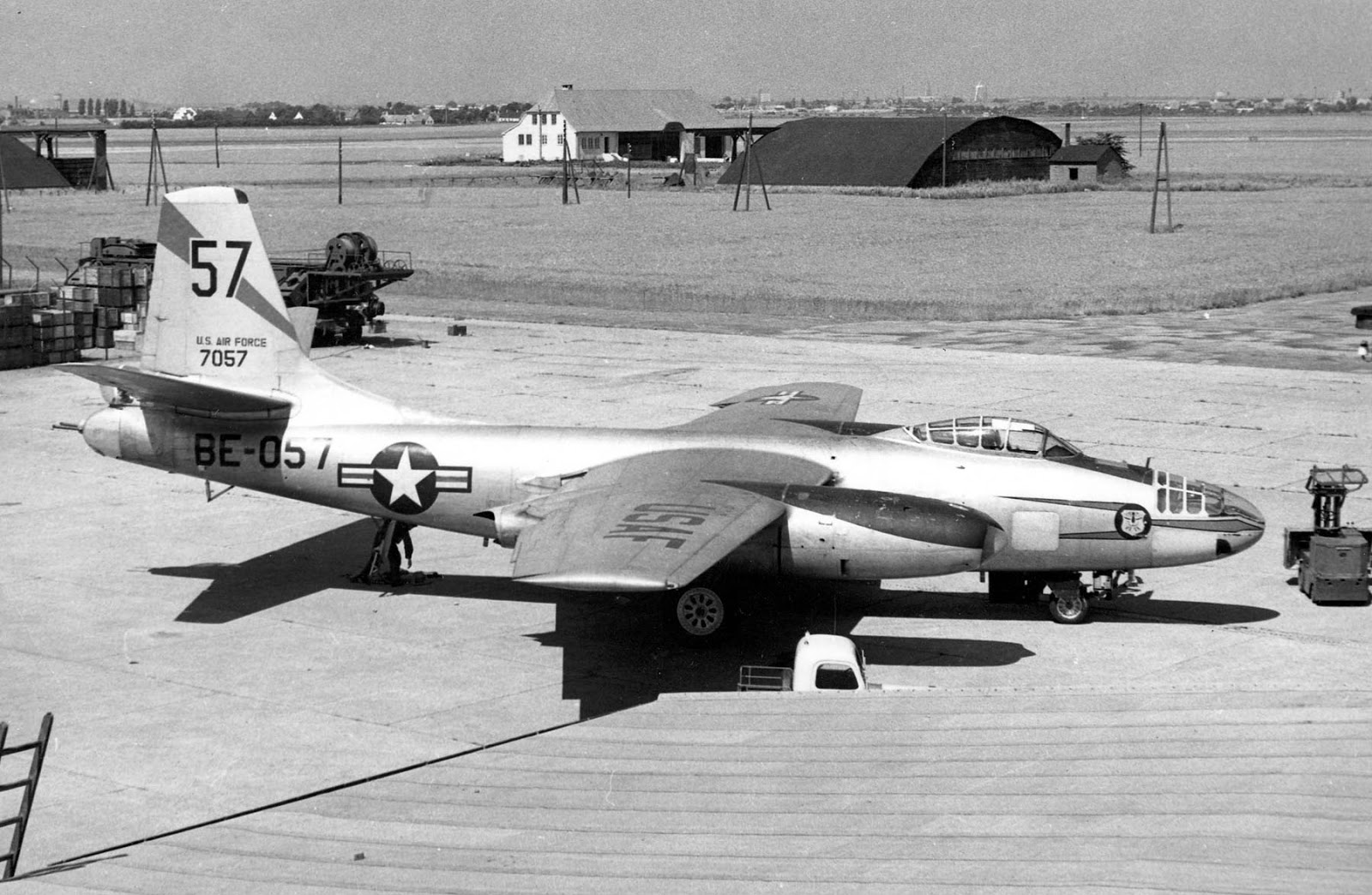 Airplanes in the skies + FAF history: North American B-45 Tornado