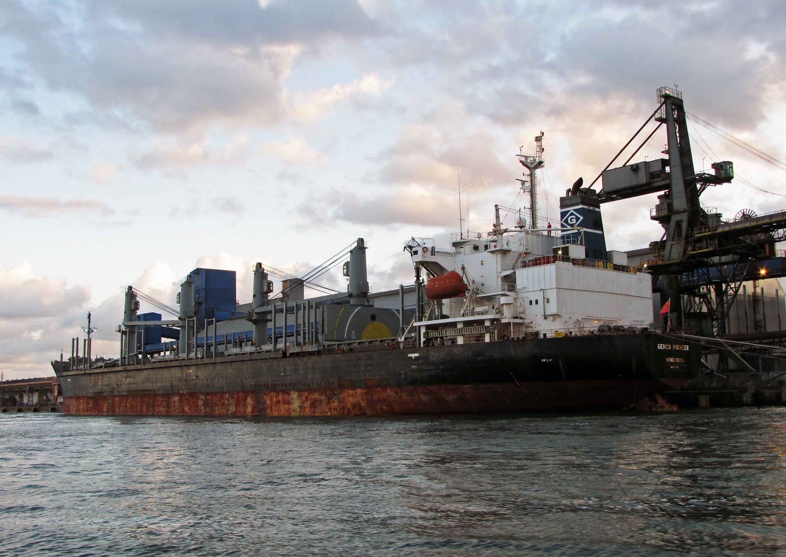 Santos Shiplovers: M/V Genco Pioneer / VRYI4 - Esacala em Santos ...