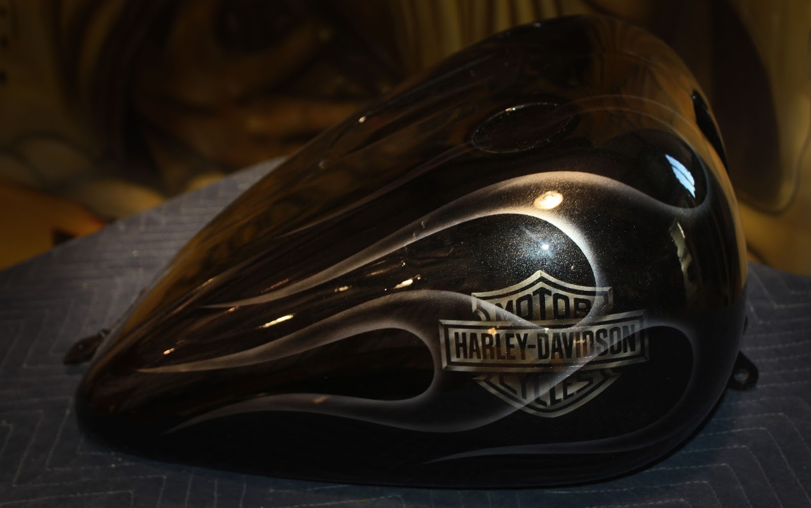Online Motorcycle Paint Shop: Black Metallic Base with silver ghost flames