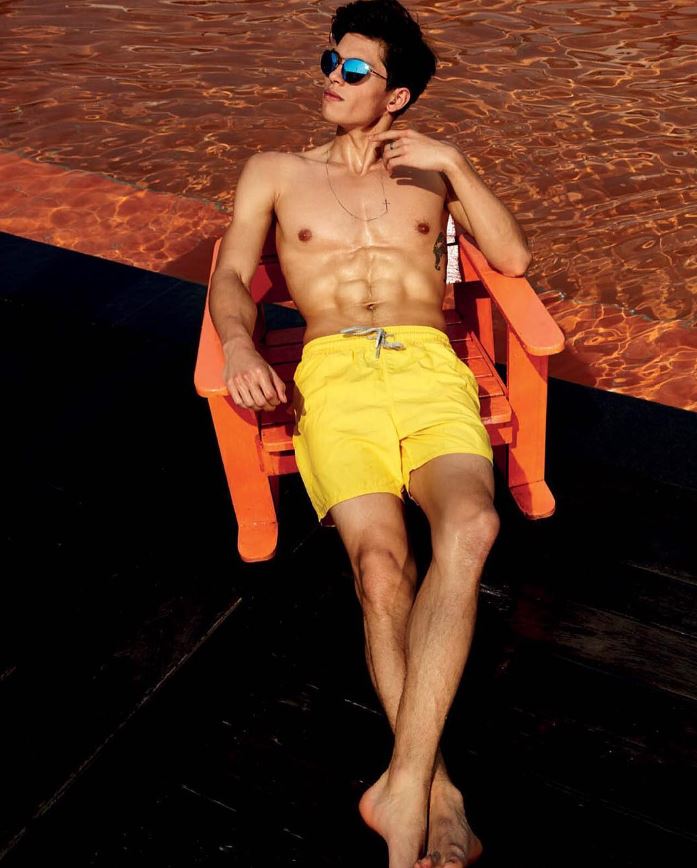 Krit McClean se desnuda y la lía en Times Square ~ notigay