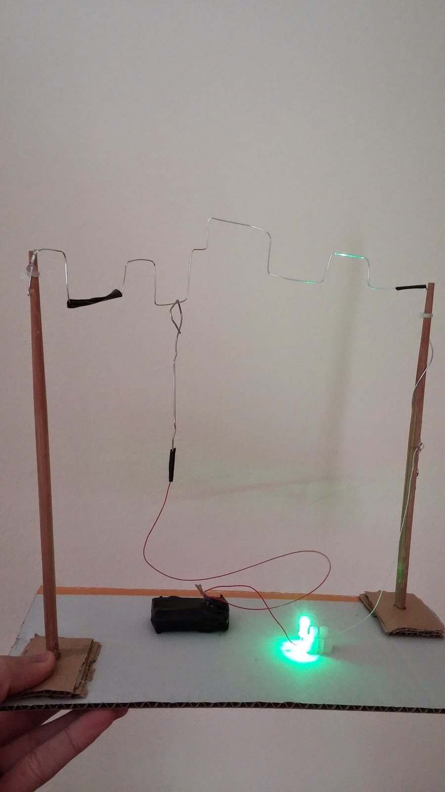 DIVERCIENCIA: "LABERINTO ELÉCTRICO"