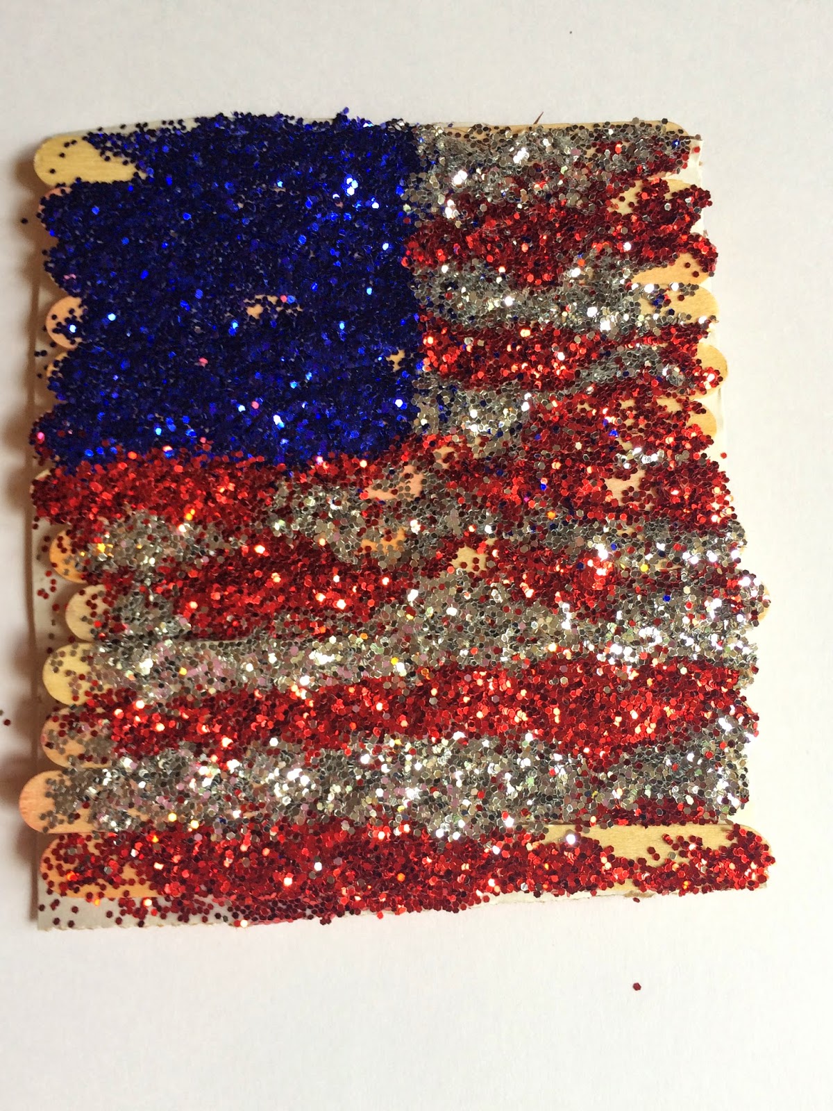 Mini Monets and Mommies: July 4th Glitter American Flag Kids' Art