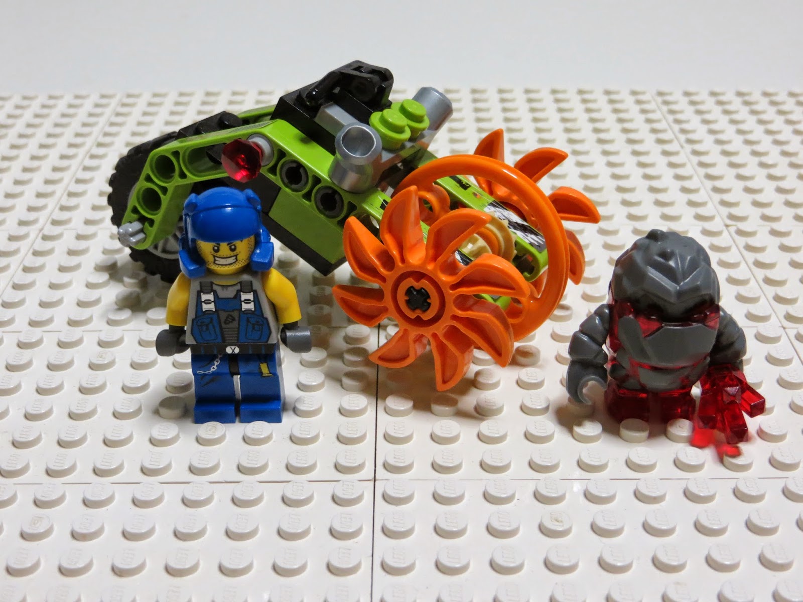 The Brick Zone: LEGO Power Miners 8956 Stone Chopper Formal Review
