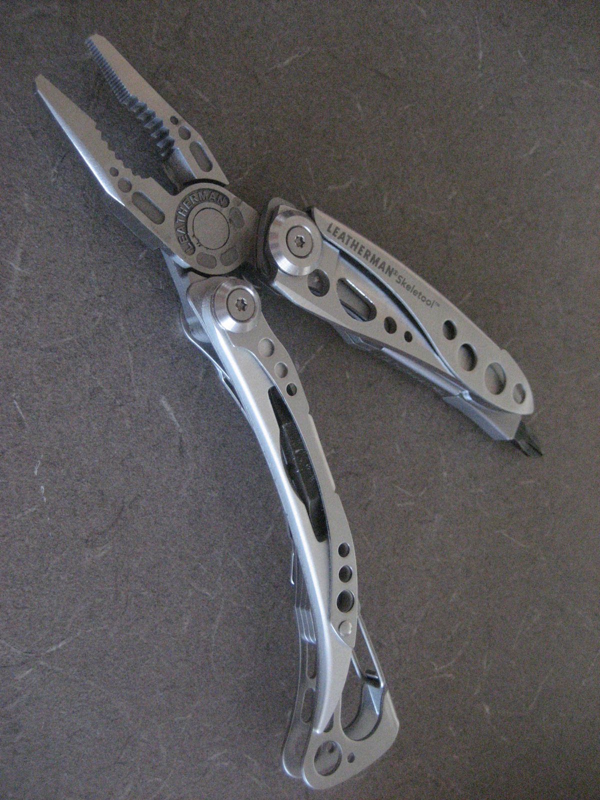 Shangrila Towers: Miscellany: Leatherman Skeletool review - Five Ounce ...