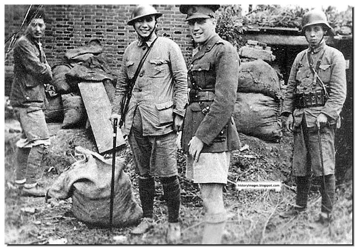 HISTORY IN IMAGES: Pictures Of War, History , WW2: Japanese Invasion Of ...