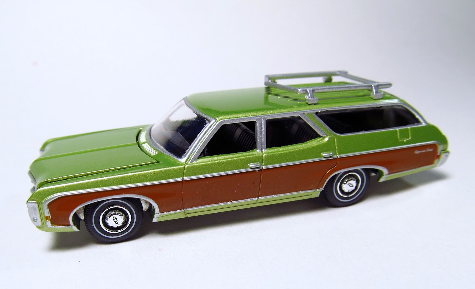 Auto World 1969 Chevy Kingswood Estate