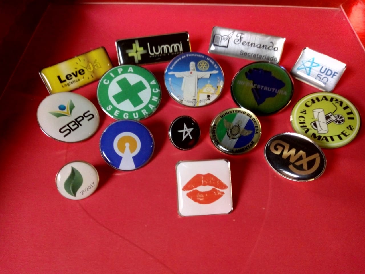 Brindes Brasília: Bottons e Pins Resinados Personalizados