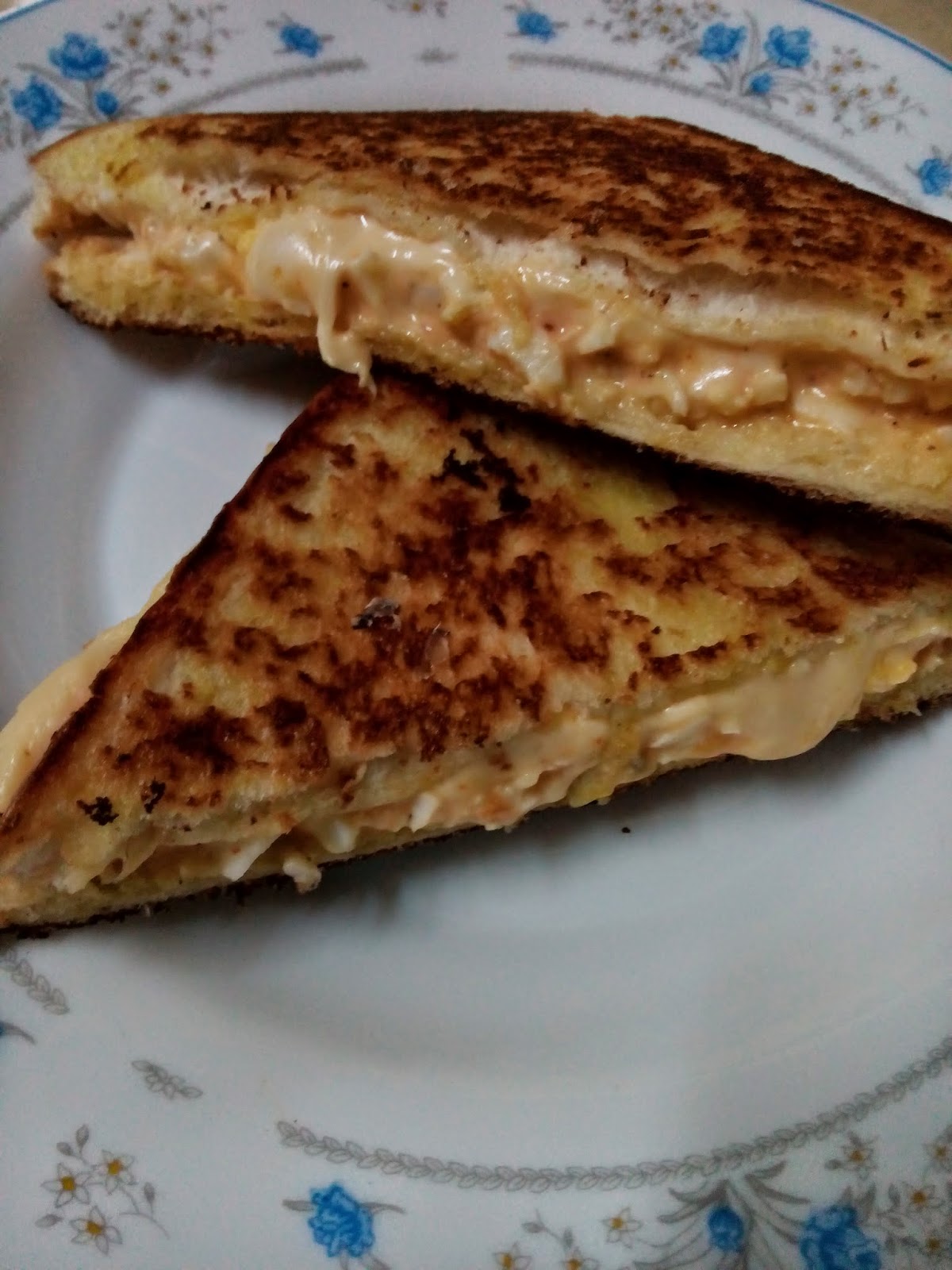 Roti Kapit Telur Berkeju - My Rainbow...