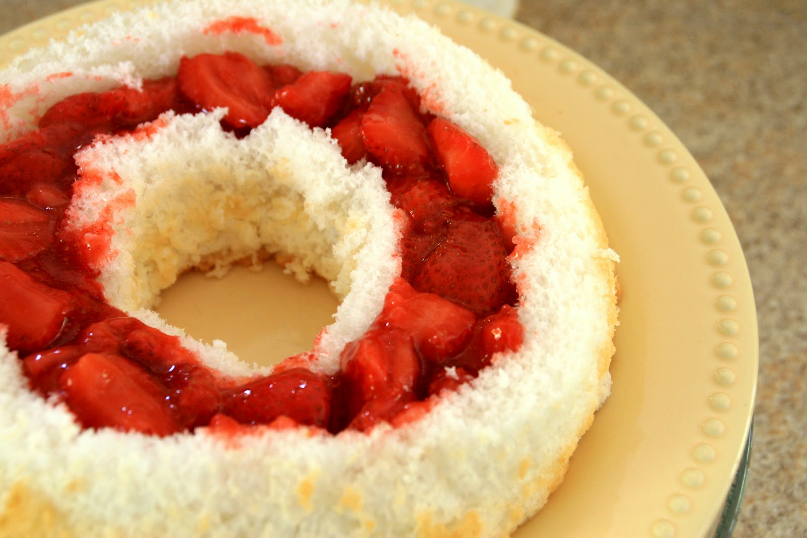 Strawberry Angel Food Cake Jello - Strawberry Jello Angel Food Cake {A ...