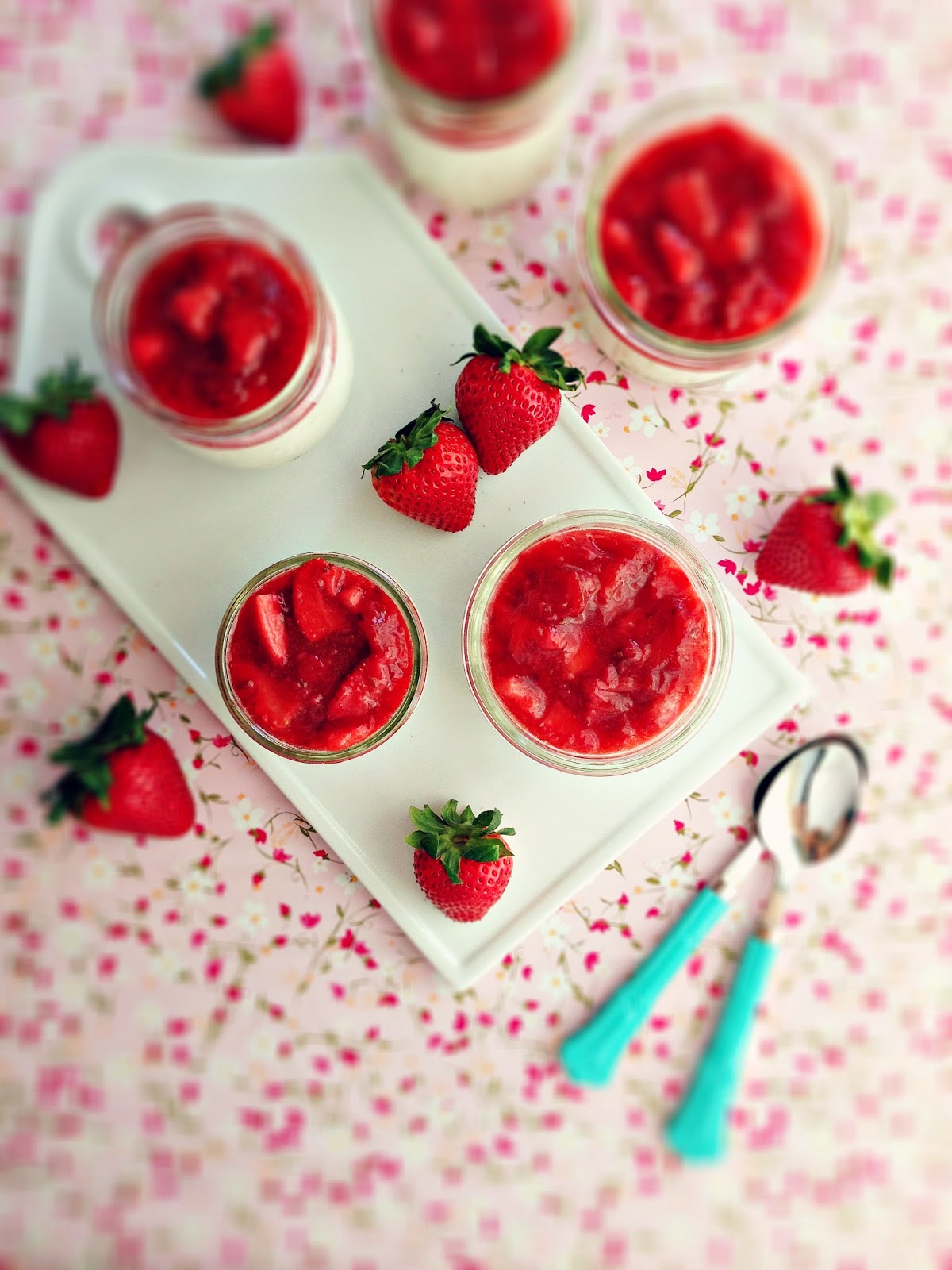 sweetsugarbean: Vanilla Panna Cotta with Strawberry-Lavender Compote