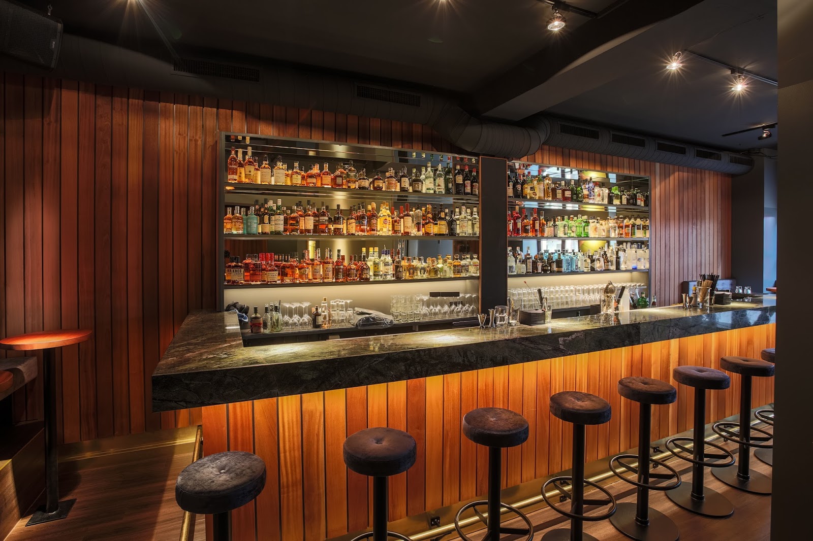 Barkultur in Düsseldorf: Aus dem Q-Stall wurde die Elephant Bar. Beste ...