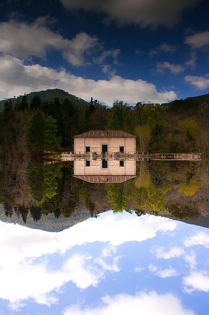 Fresh Pics: 30 Outstanding Examples of Reverse Reflection Photography