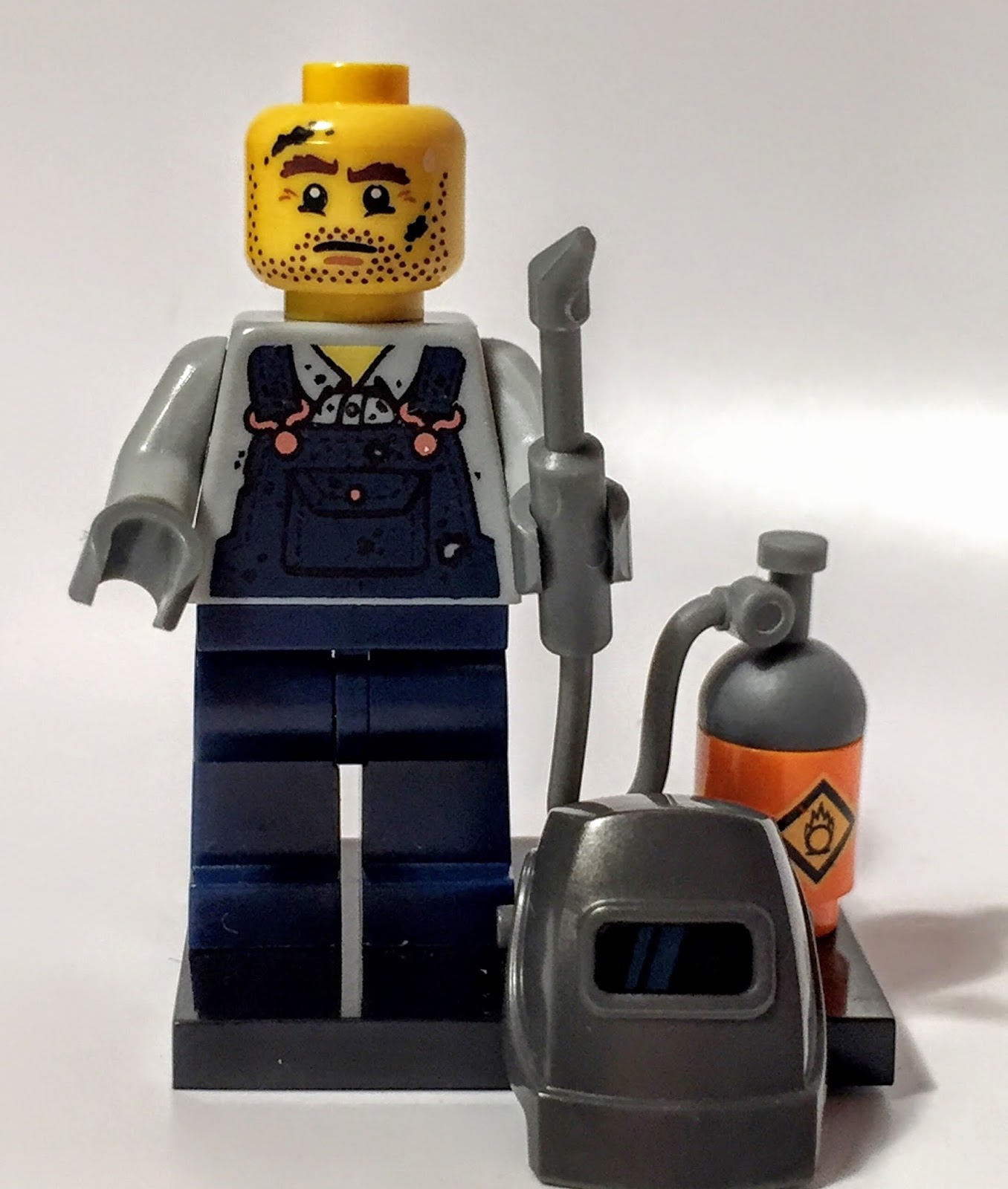 Lego Minifigure pictures: Lego Series 11 Minifigure The Welder
