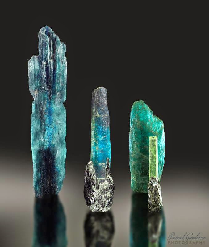 The beautiful colours of Harts Range Kyanite | Geology In