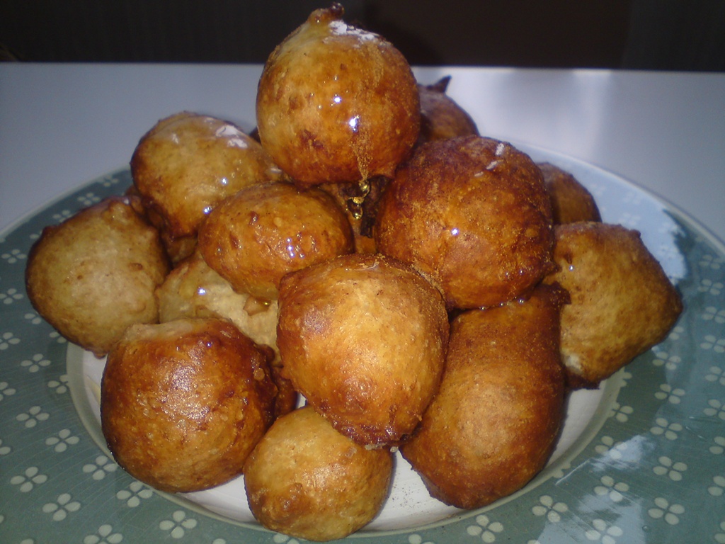 It All Tastes Greek To Me: Chubby home made Loukoumades :) (Greek Donuts)