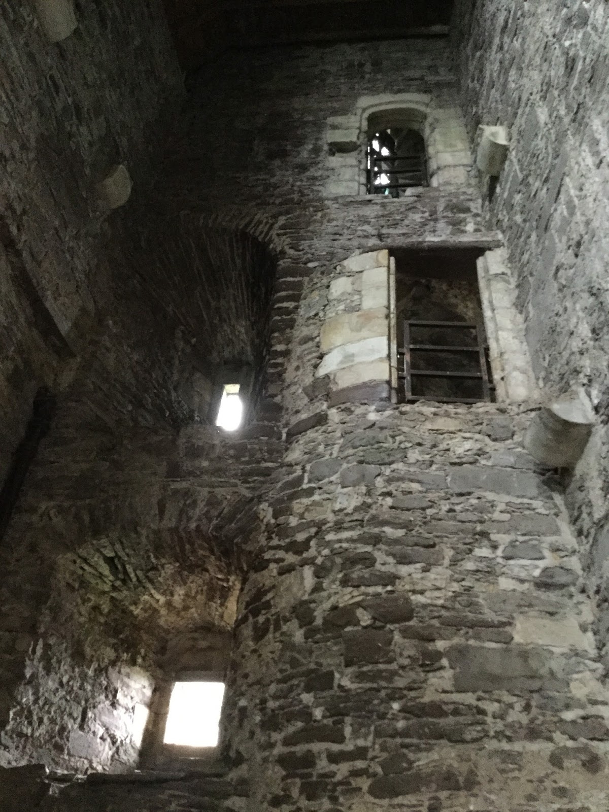Outlander Homepage: LOCATIONS OF OUTLANDER - a glimpse of Castle Leoch ...