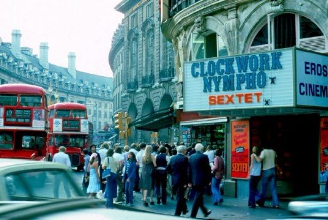 Interesting Photographs Capture Everyday Life in London in the Summer ...