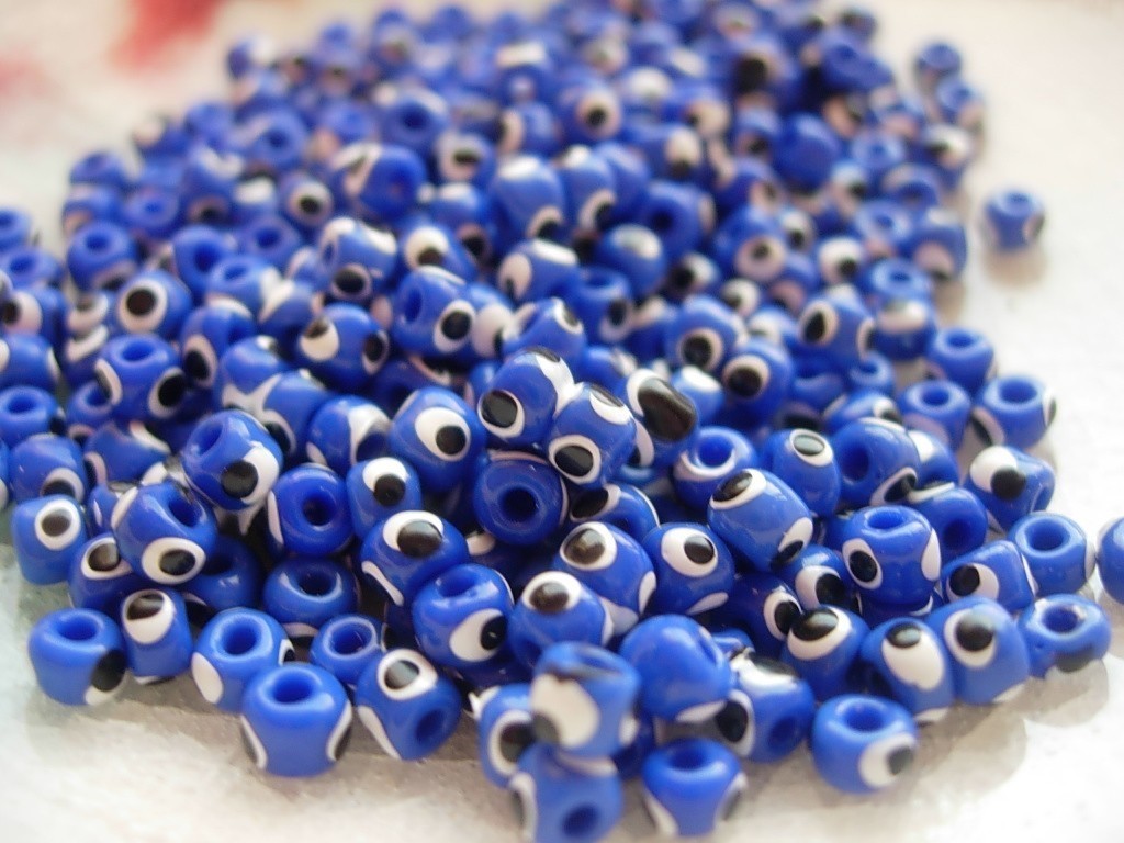 Mata Biru Pengusir Setan | Indonesia