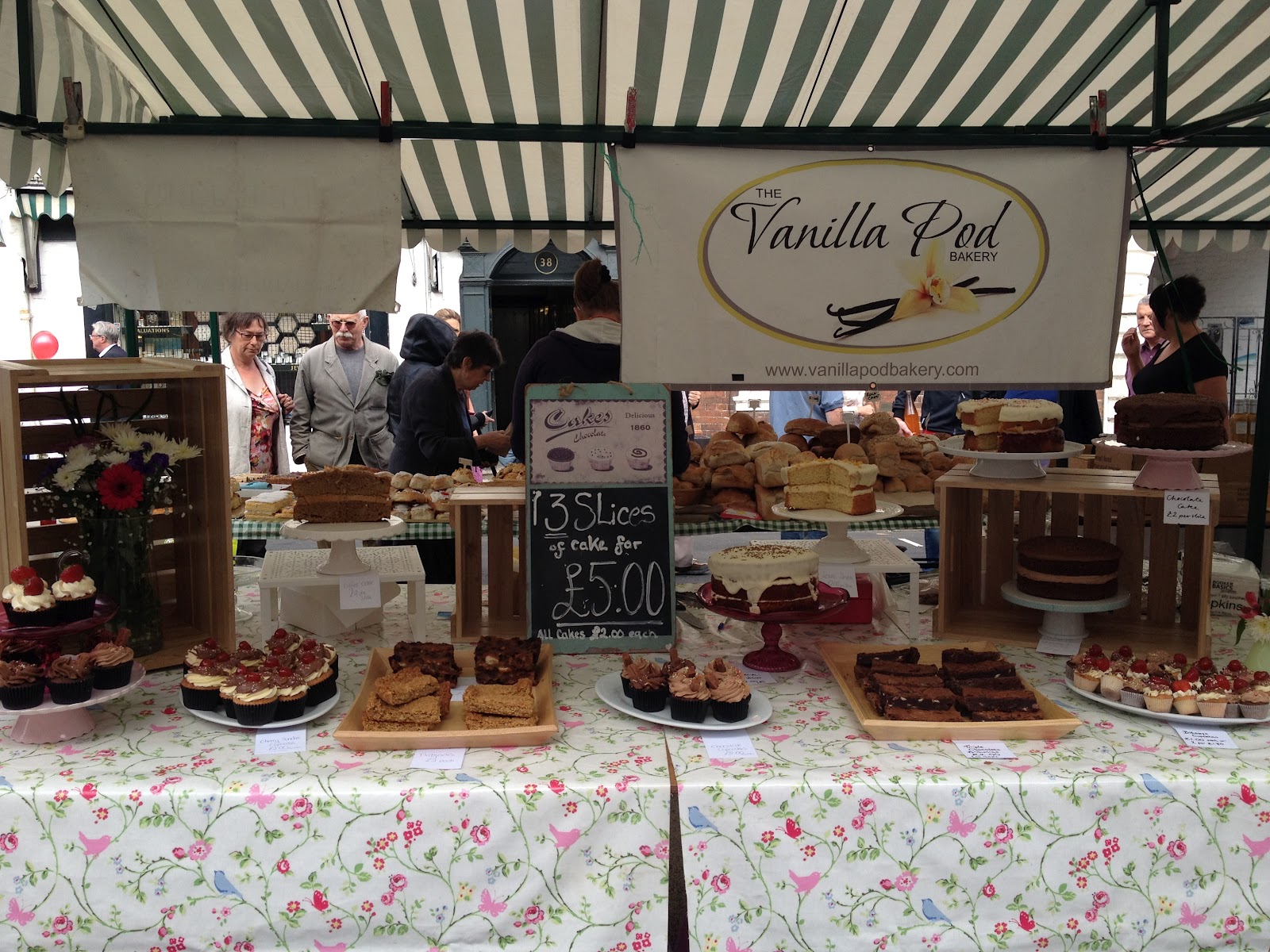 The Vanilla Pod Bakery: Our new stall layout