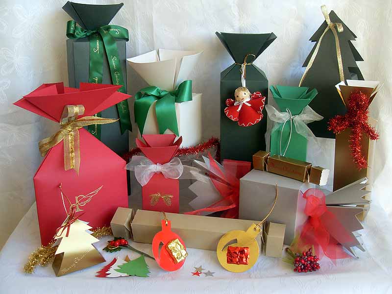 Custom Christmas Packaging Boxes: Printed Christmas gift bags patterned ...
