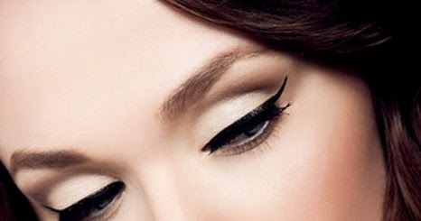 Classic Red Lip Makeup Tutorial - Wrapped Dreams