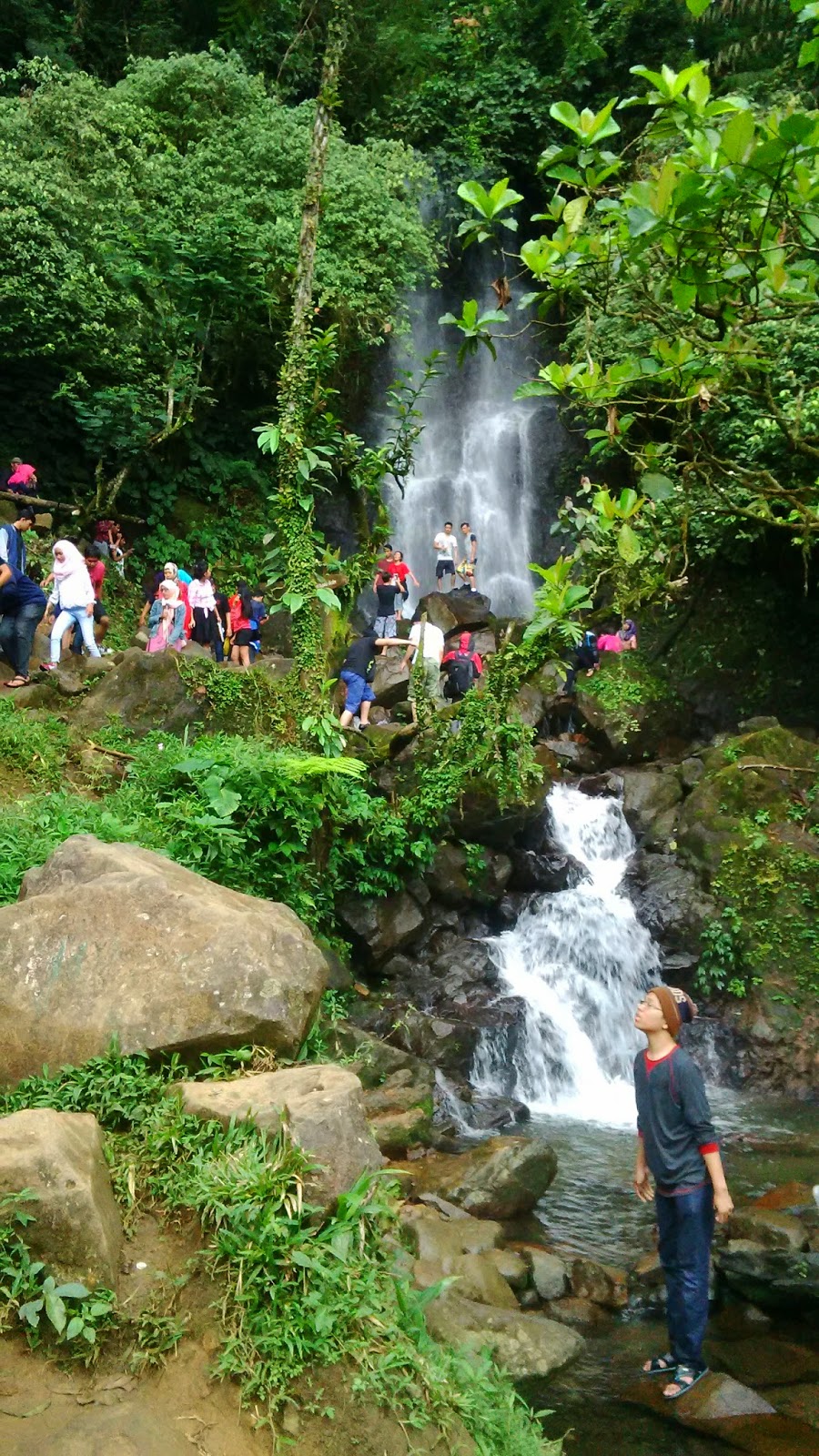 pras: CURUG CILEMBER WATERFALL VACATION