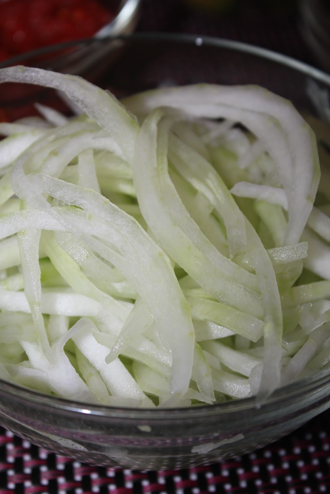 love to cook , love to eat: cara2 menghiris timun untuk laksa JOHOR