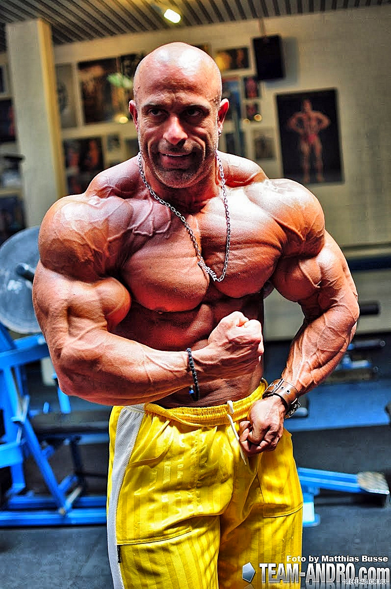 Worldwide Bodybuilders: Greek muscle god Michalis Kefalianos