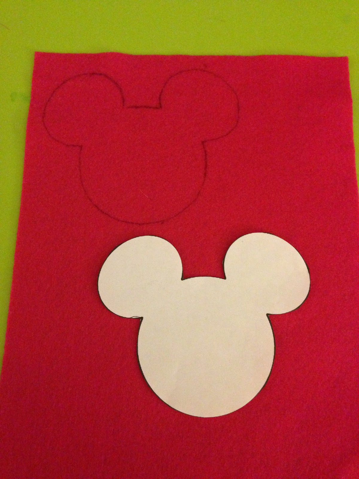 My Three Peas: {crazy easy} DIY felt Disney shirt!