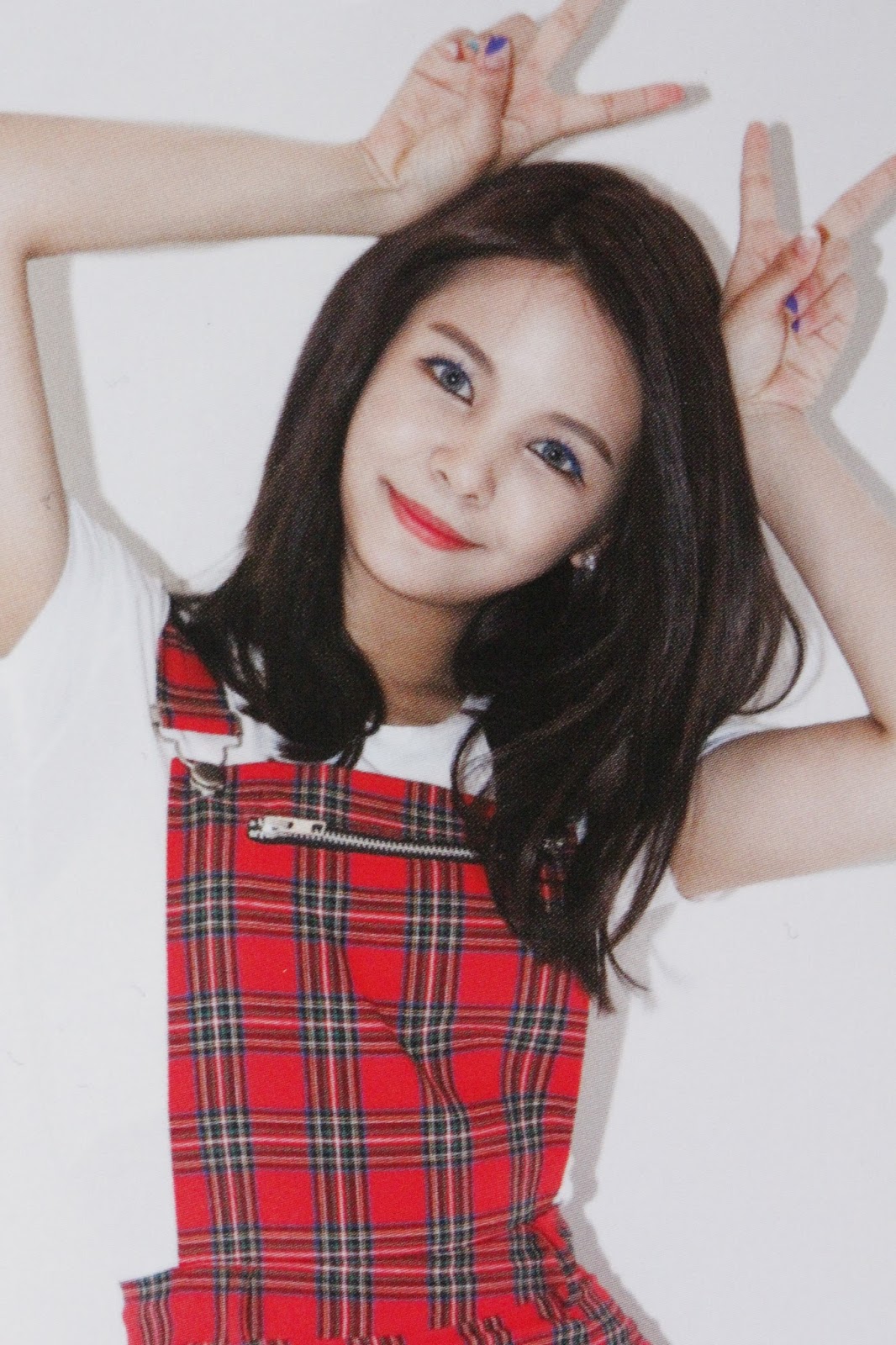 kpop scans: Sorn ( CLC ) - Nu Clear photocard
