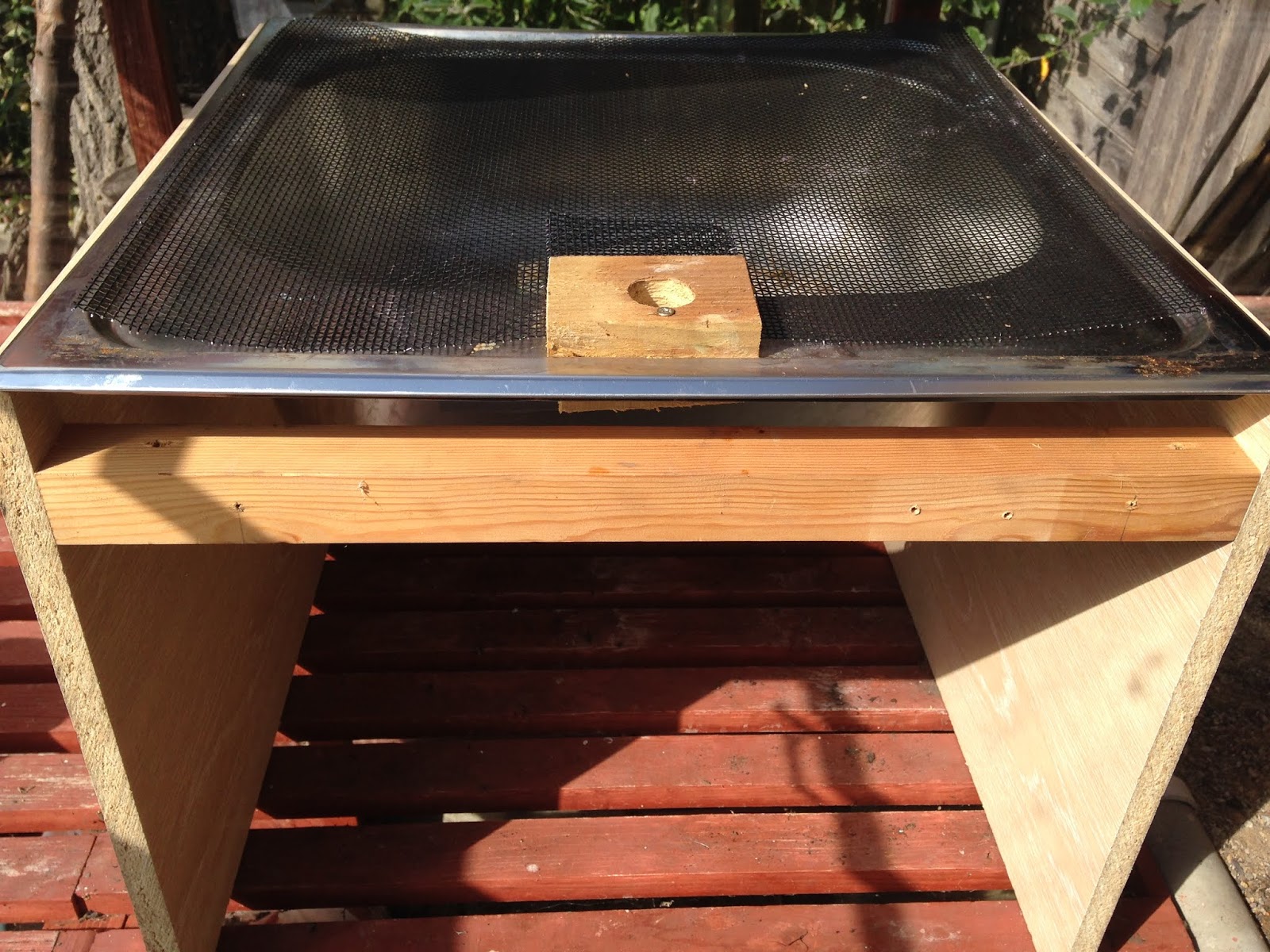 TrogTrogBee: A steam-powered wax extractor