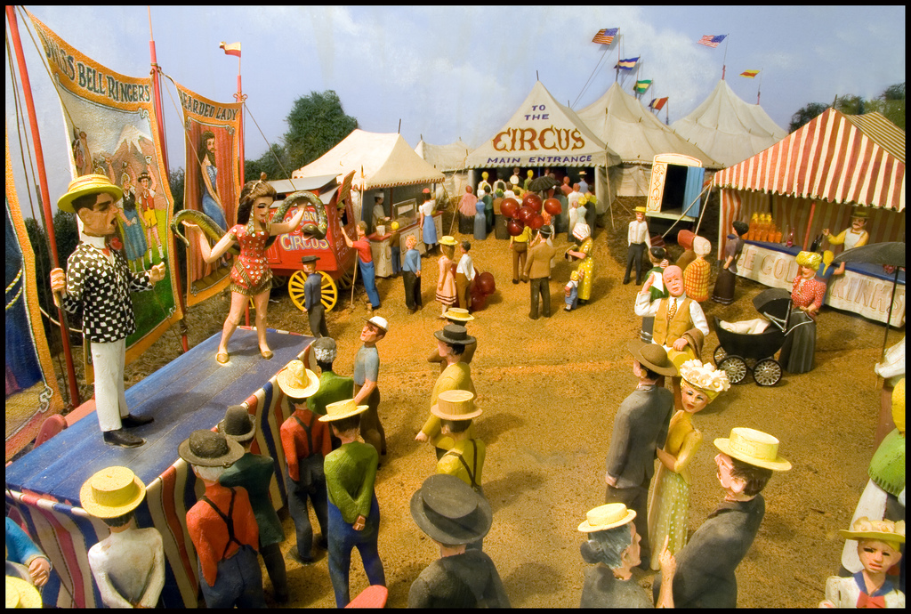 Dioramas and Clever Things: Vintage looking circus model