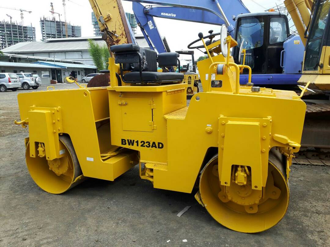 Pusat Jual Beli Alat Berat Bekas Terlengkap: Vibro Roller Bomag BW123AD ...