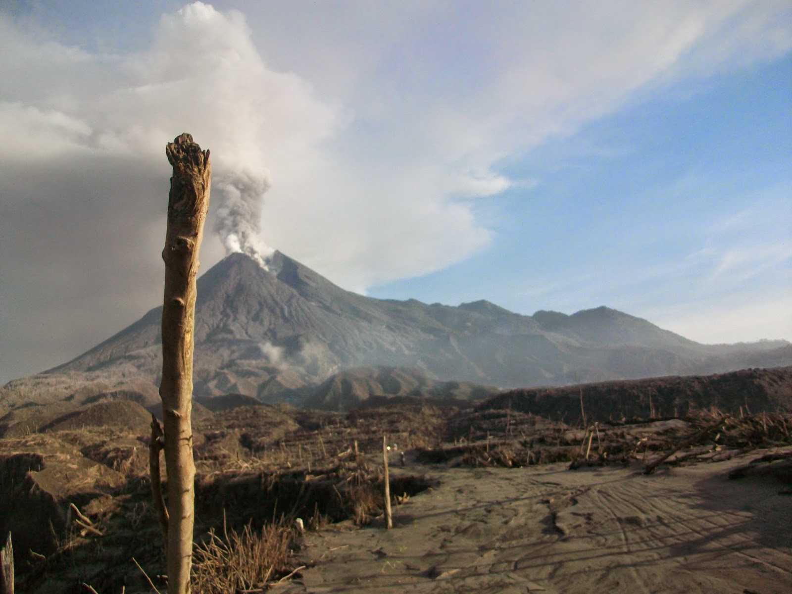 VOLCANO TOUR MERAPI: SEJARAH WISATA VOLCANO TOUR MERAPI CANGKRINGAN