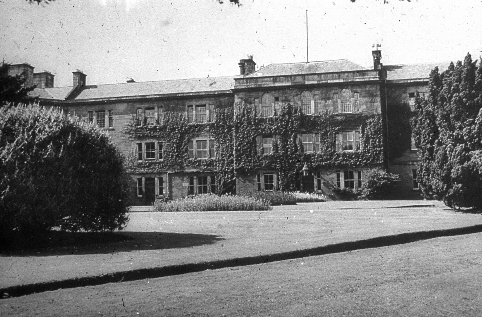 Lothian Health Services Archive: Analysing the old; preparing for the new