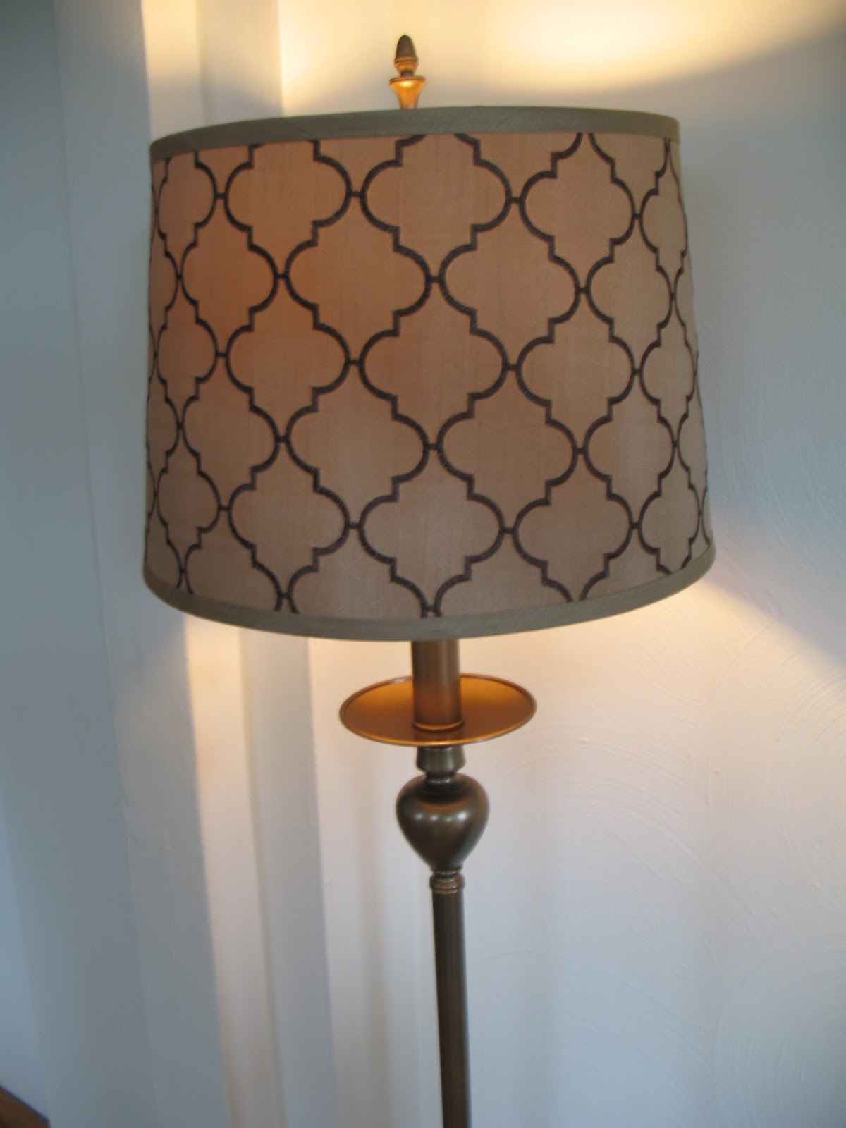 Cheeky Caprice: DIY Revamp Your Lamp!