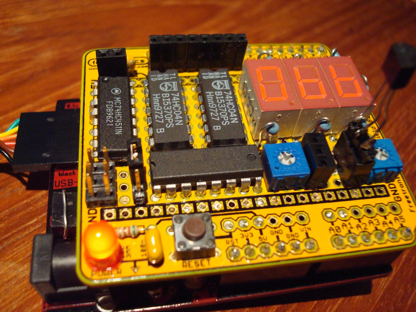 Tech with Dave: Indoor/Outdoor Thermometer Shield for Arduino